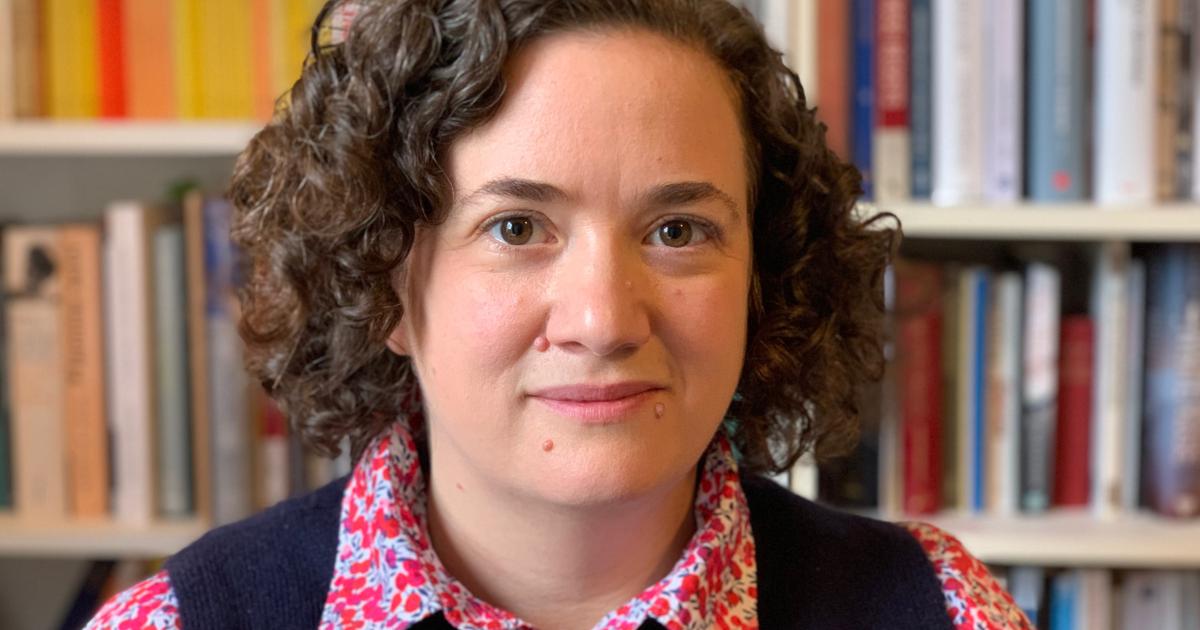 Dr Alex Lloyd speaking at the 2022 Oxford Literary Festival | Faculty ...