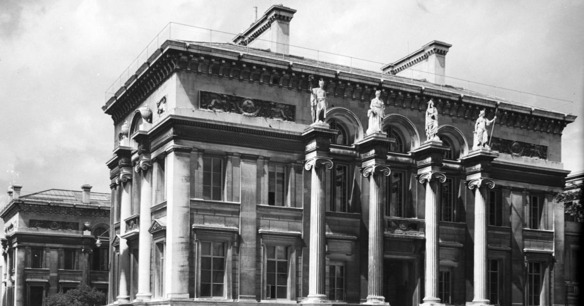 Richard Jenkyns – Jane Austen 200 years on | Faculty of Medieval and ...